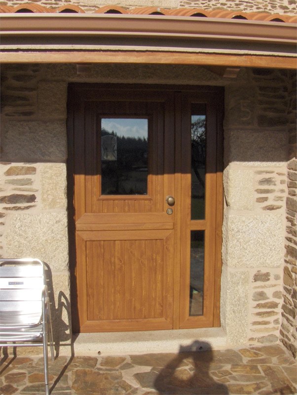 PUERTAS DE POSTIGO (Instalación de puertas y ventanas)